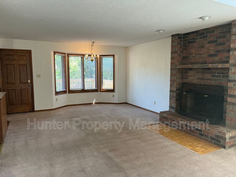 816 W Raynell St Springfield, MO 65807 | Hunter Property Management